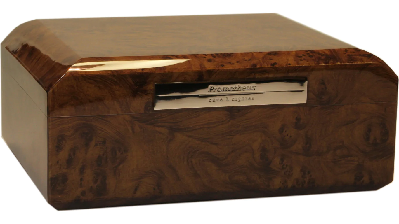 Humidor Prometheus Octagon od oraha za 50 cigara